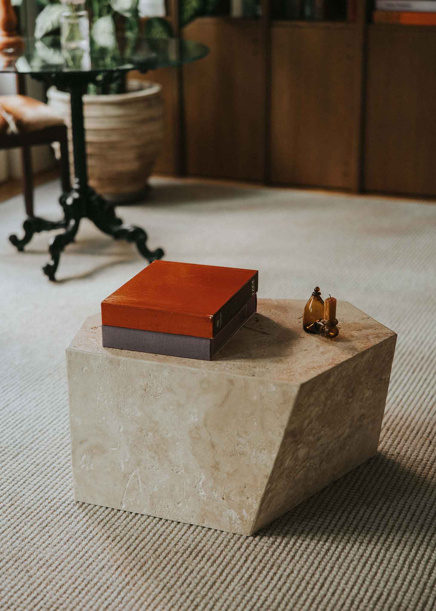 Travertine marble coffee table by De la Villa Studio | Canica
