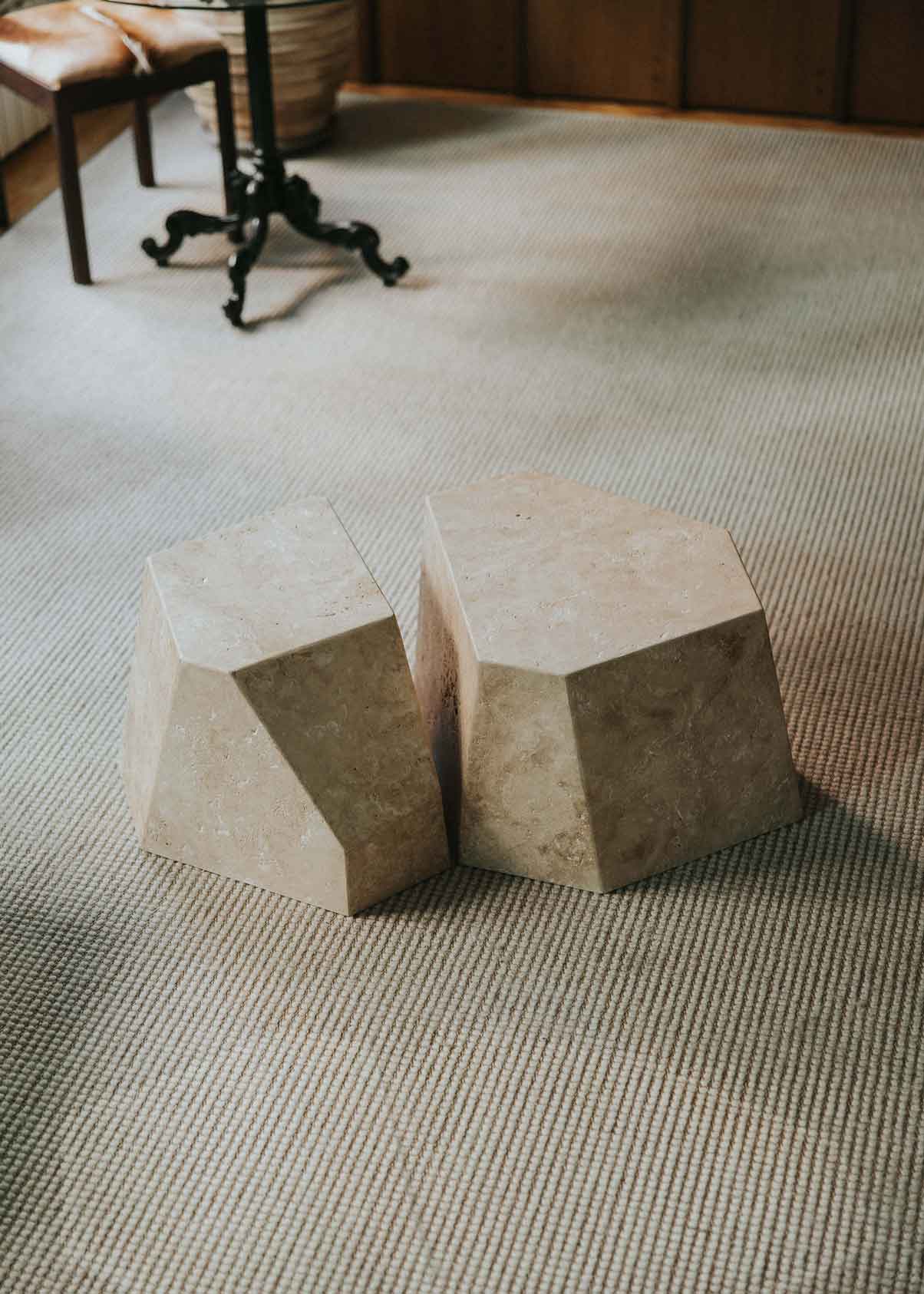 Travertine marble coffee table by De la Villa Studio | Canica