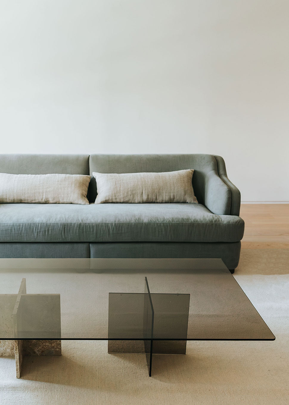 Marble and glass coffee table by De la Villa Studio – Canica