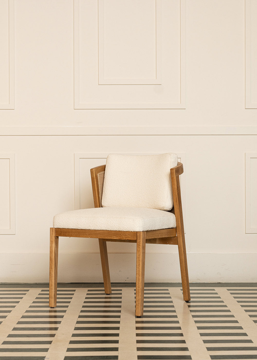 Silla de diseño de yute y madera beige de Mesonero · Romanos Studio ...