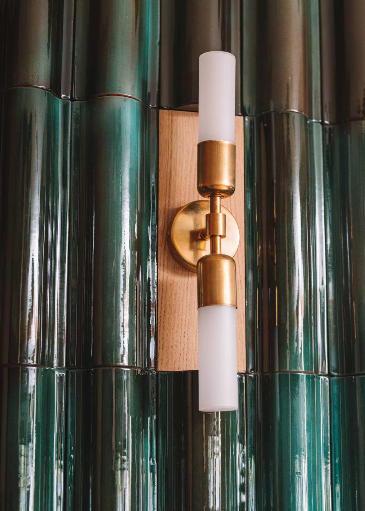 Aplique de pared doble diseñado por Mesonero · Romanos Studio | Canica